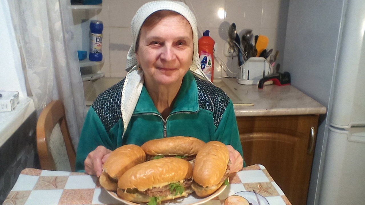 Бургеры из фасоли. Булочка с постной котлетой и соусами. #суфикс.mp4