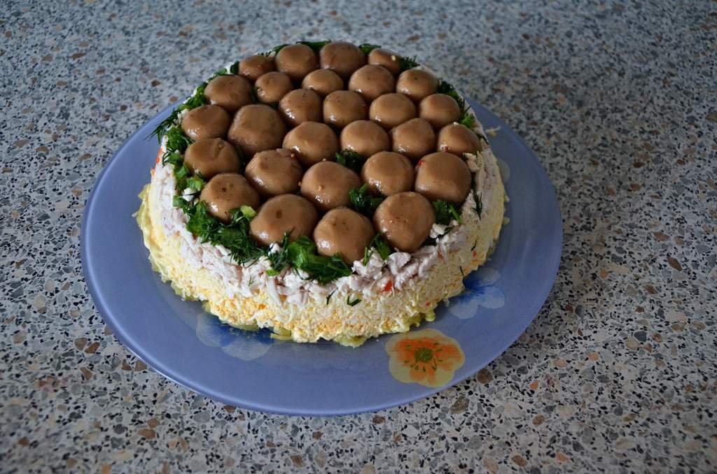 Праздничный салат Грибная поляна