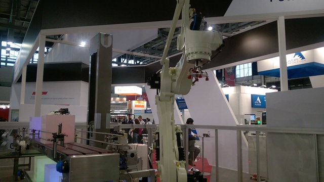 Робот наводит порядок