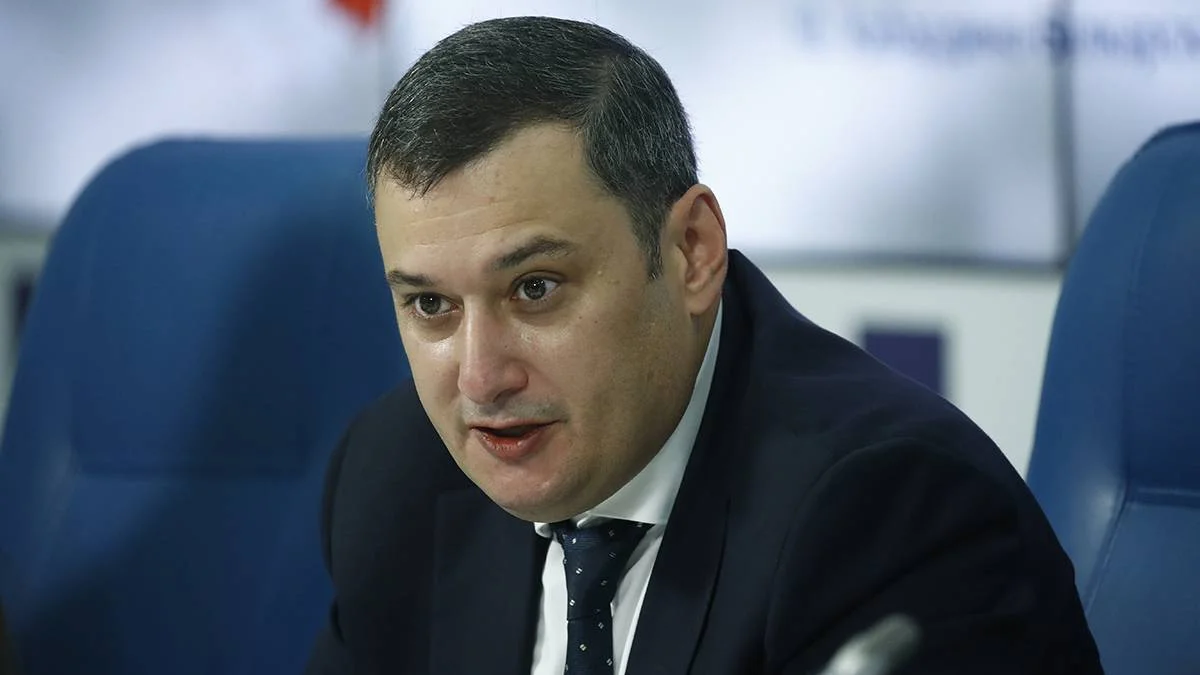 Хинштейн обратился в ГП по делу об оскорблении ребенка за шапку с символом Z