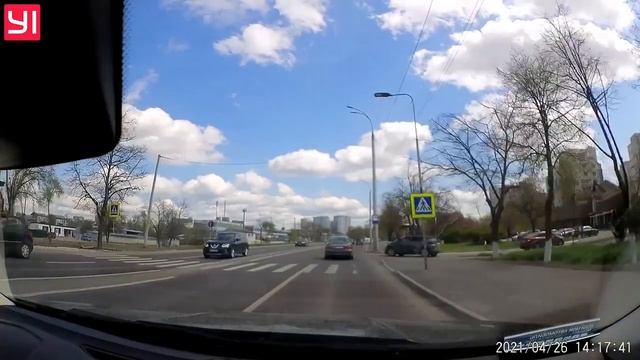 Еду я, еду по Албишоаре (около 1410), никого не трогаю, скорость около 40 кмч. И тут...