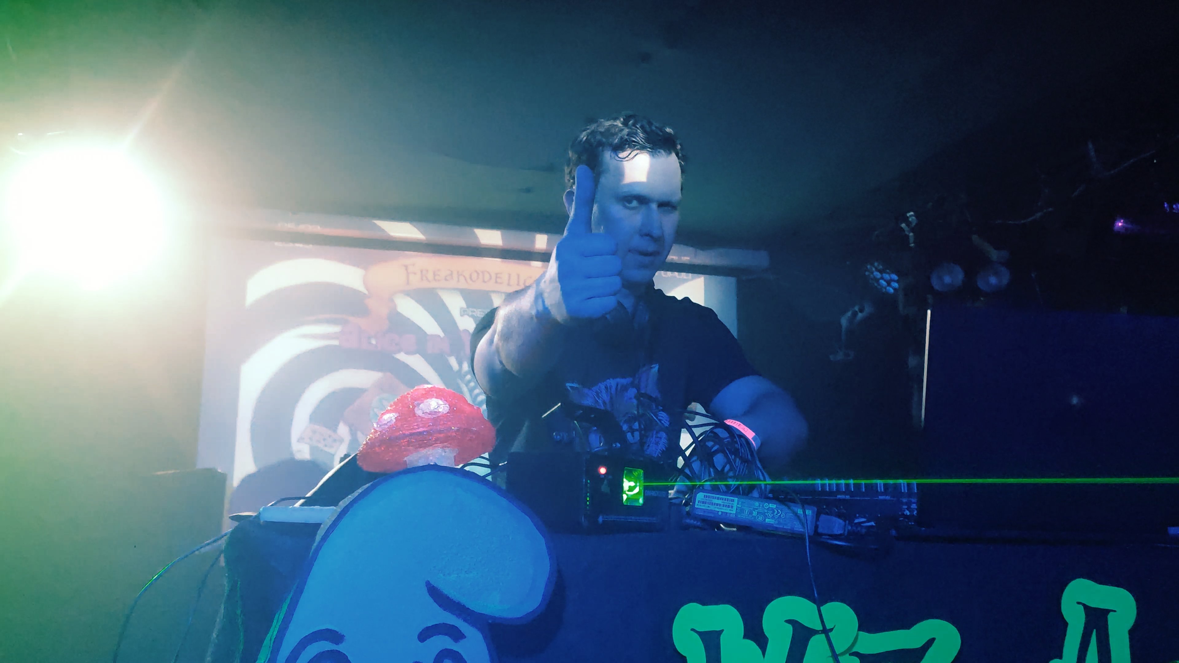 FreakodelicaRt: Alice in Wonderland, part 6, Ascent - "White Owl», performed by AQuad