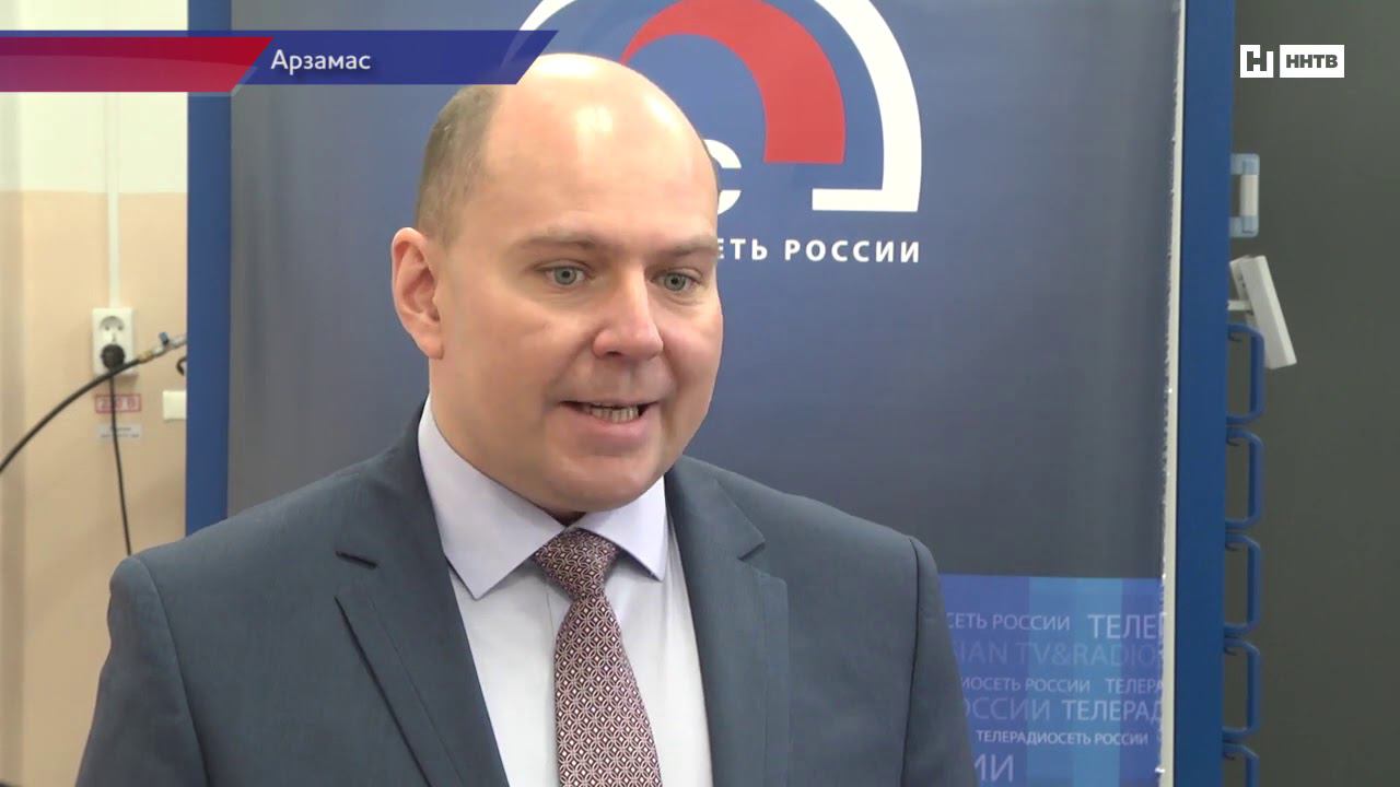 Пожилым жителям Арзамаса Нижегородской области помогают подключить цифровое телевидение