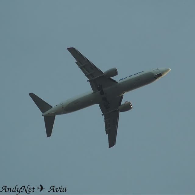 Boeing 737-45S авиакомпании ЮТэйр [RA-73067] заходит на посадку во Внуково (VKO/UUWW) 30.05.2024