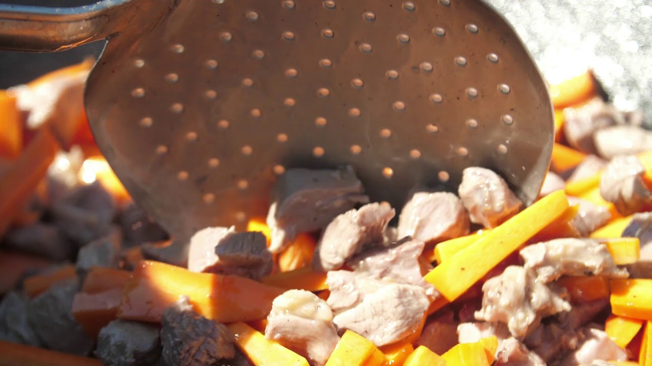 Григорий кашеварит на фестивале здоровья!