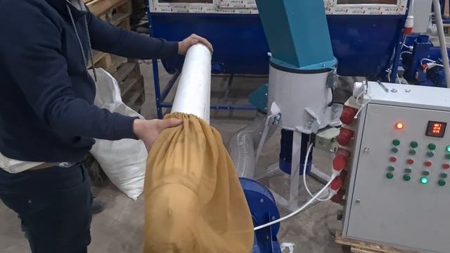 Измельчение ткани на дробилке измельчителе МИ-500р калибровочная сетка 20мм с пневмотранспортом ПТ-1