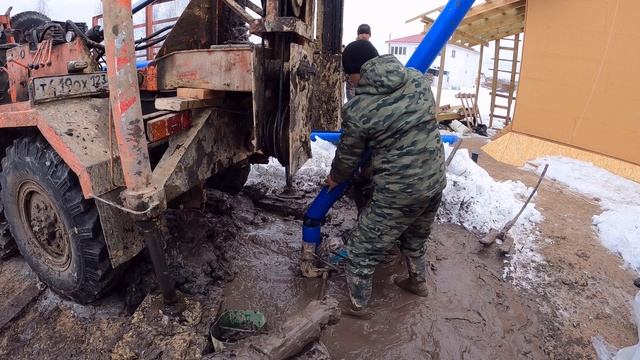 Как пробурить глубокую скважину шнеками на даче?