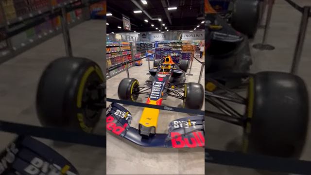 Формула-1 Red bull. Как реклама в супермаркете!