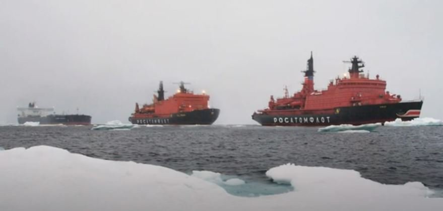 Российскую нефть начали перевозить по свободному от санкций маршруту.mp4