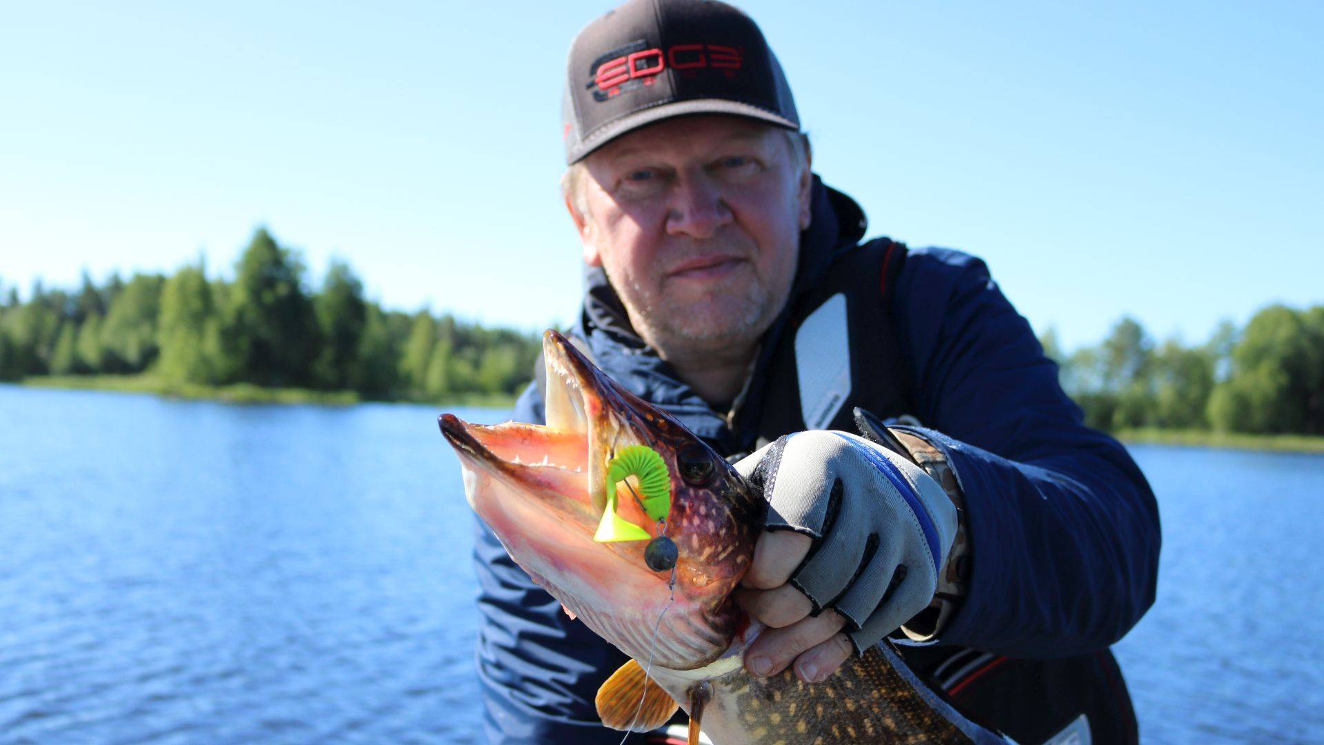 Спиннинг для удовольствия. Работа бланка NFC SJ762-2HM на вываживании буйной северной щуки.