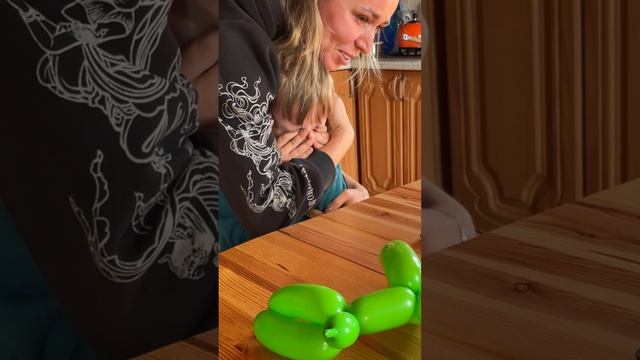 ГРИША НА ДАЧЕ. Собачка из шариков