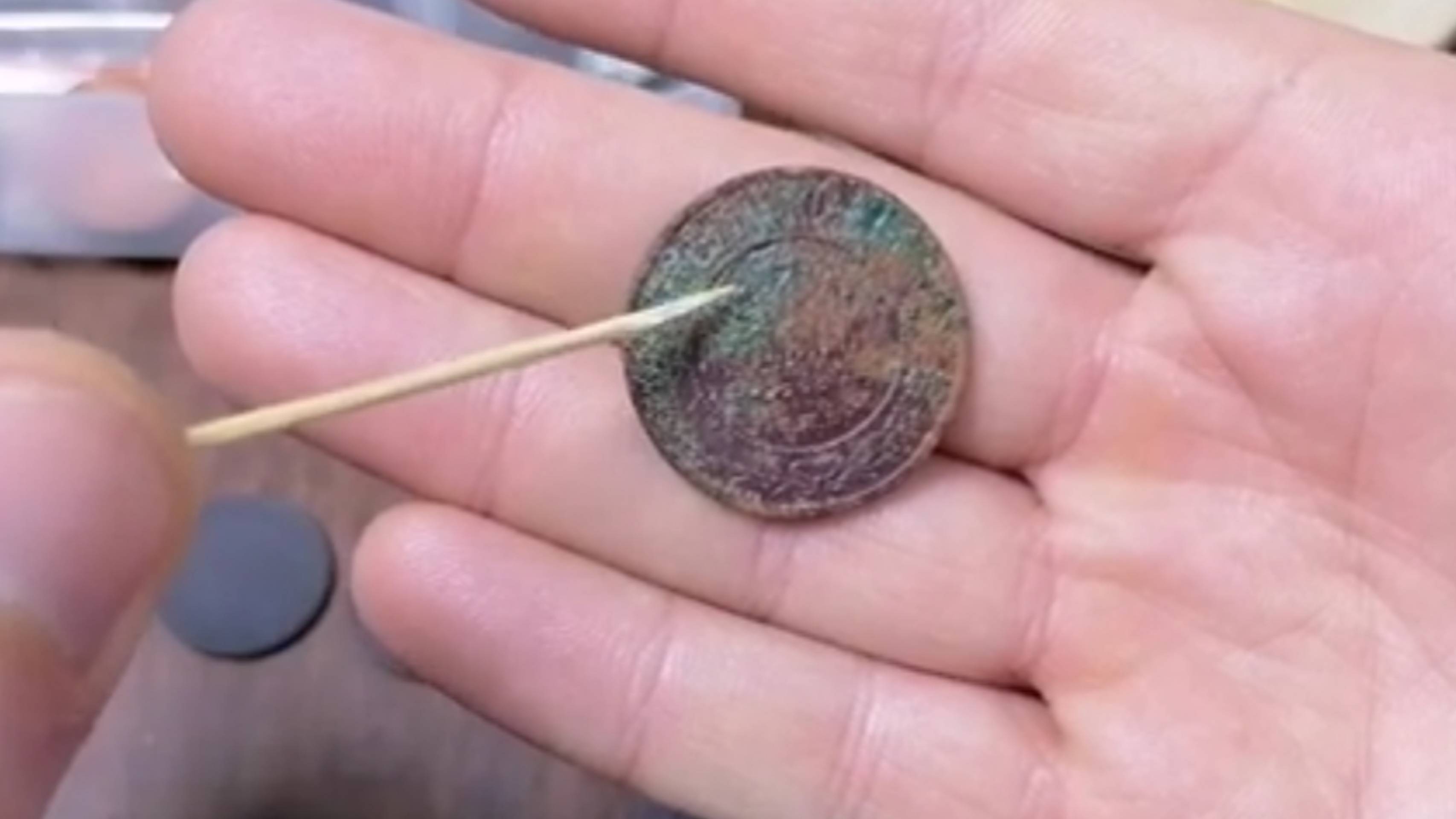 ПЛЮСЫ И МИНУСЫ ЧИСТКИ МЕДНЫХ МОНЕТ В МЫЛЕ.