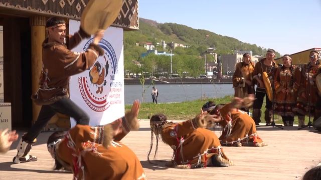 Студенческий ансамбль «Уйкоаль». г. П-Камчатский.