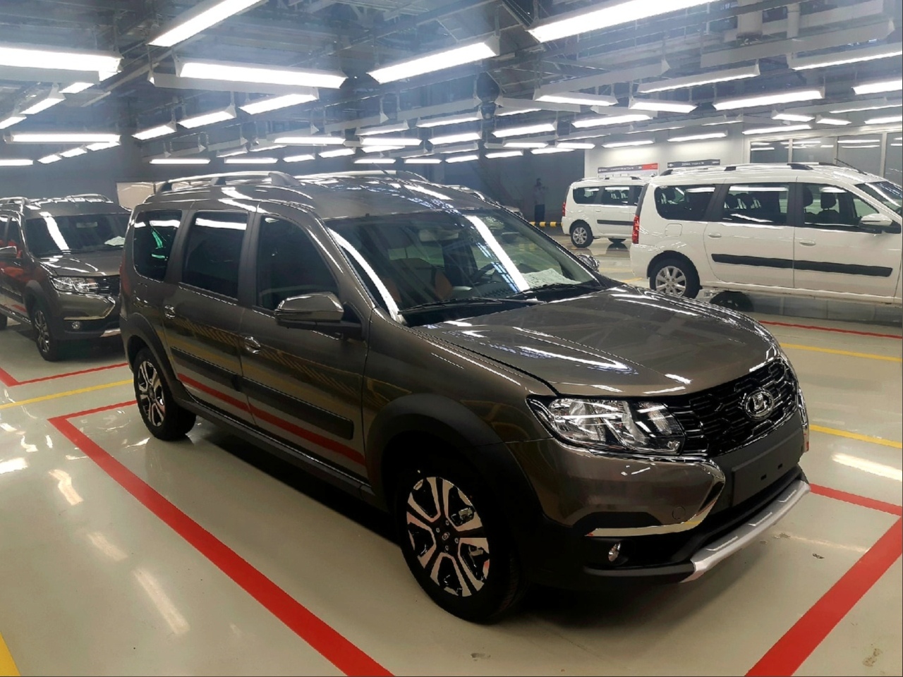 Новый LADA Largus пошёл в серию. Как это было. Конвейер АВТОВАЗа и обзор универсала.