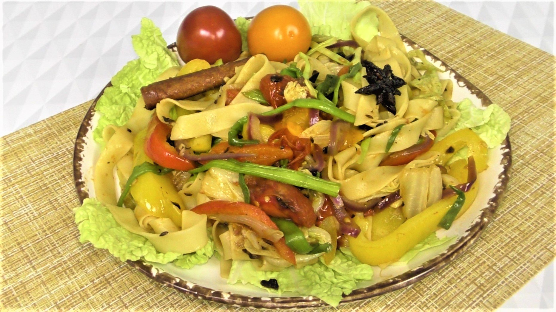 Острая лапша с пекинской капустой - блестящая композиция!)).mp4