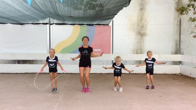 Скакалка для дошкольников. 10. Двойной