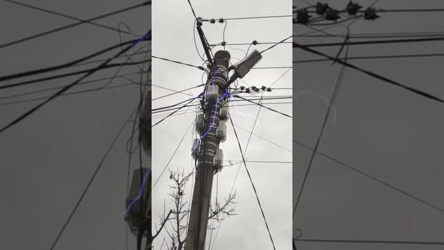 Электрический столб сын подстанции.