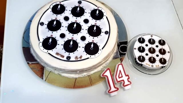 Торт в виде часов Рубика на день рождения