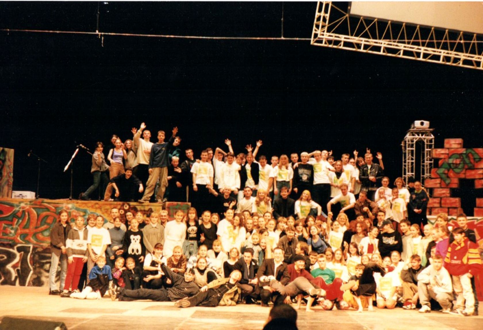 1998 ГОД. ДЕТИ-ДЕТЯМ. ПОДРОСТОК - ПРАВО НА БУДУЩЕЕ   РЕЖИССЕР АНДРЕЙ СТРЕЛЬЦОВ