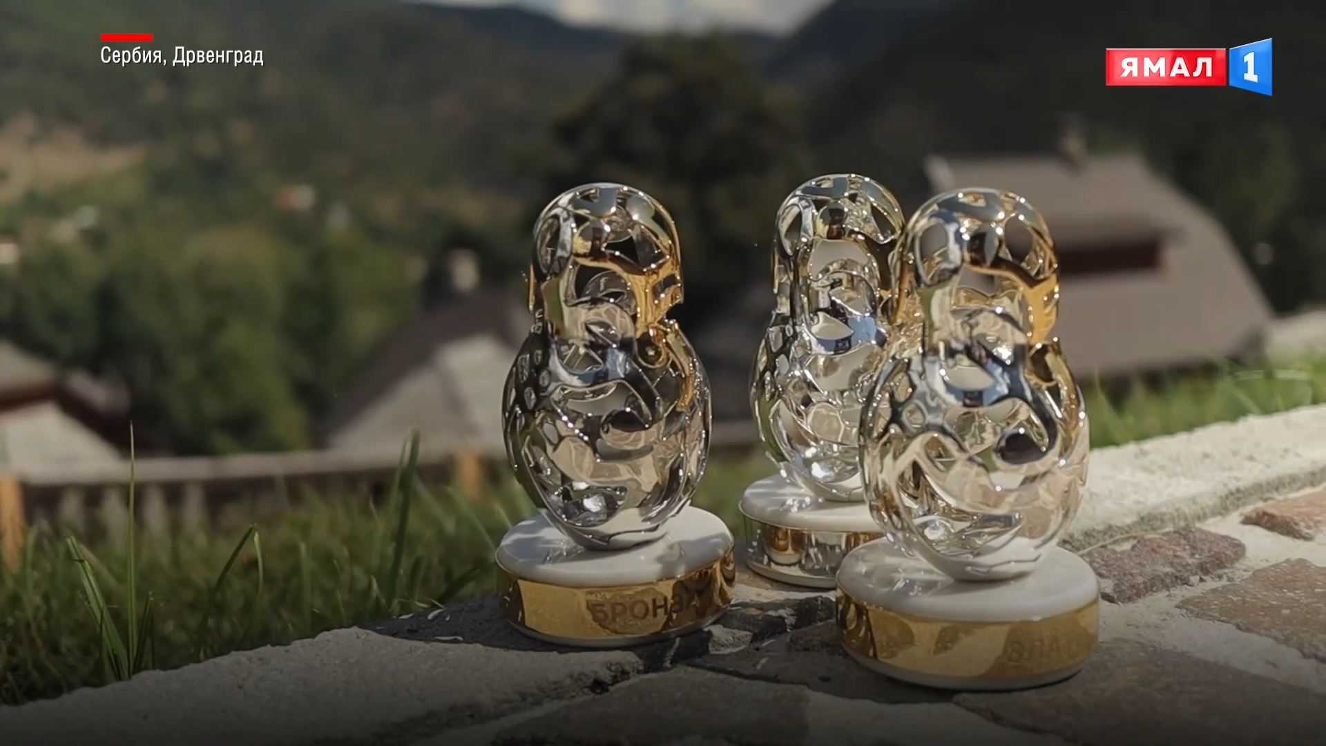 Дороже золота: «матрешки» фестиваля Эмира Кустурицы уехали в Россию