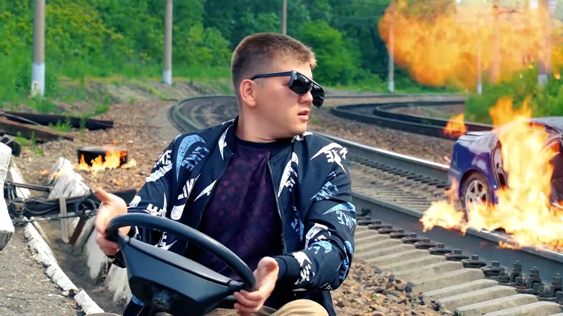 Не спешите на переезде, сохраните жизнь и здоровье!