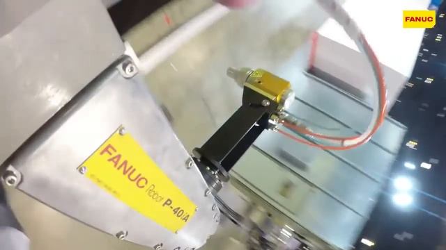 Окраска топливного бака мотоцикла покрасочным роботом FANUC P 40iA.mp4