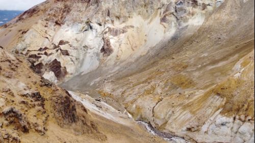 Кратер вулкана Мутновский (Камчатка)