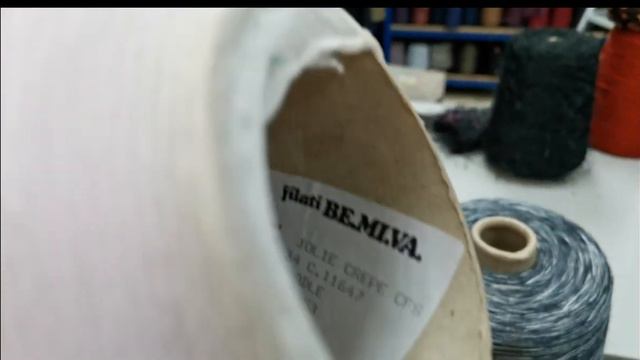 Снова модная и популярная фасонная пряжа для создания изысканных неповторимых образов.