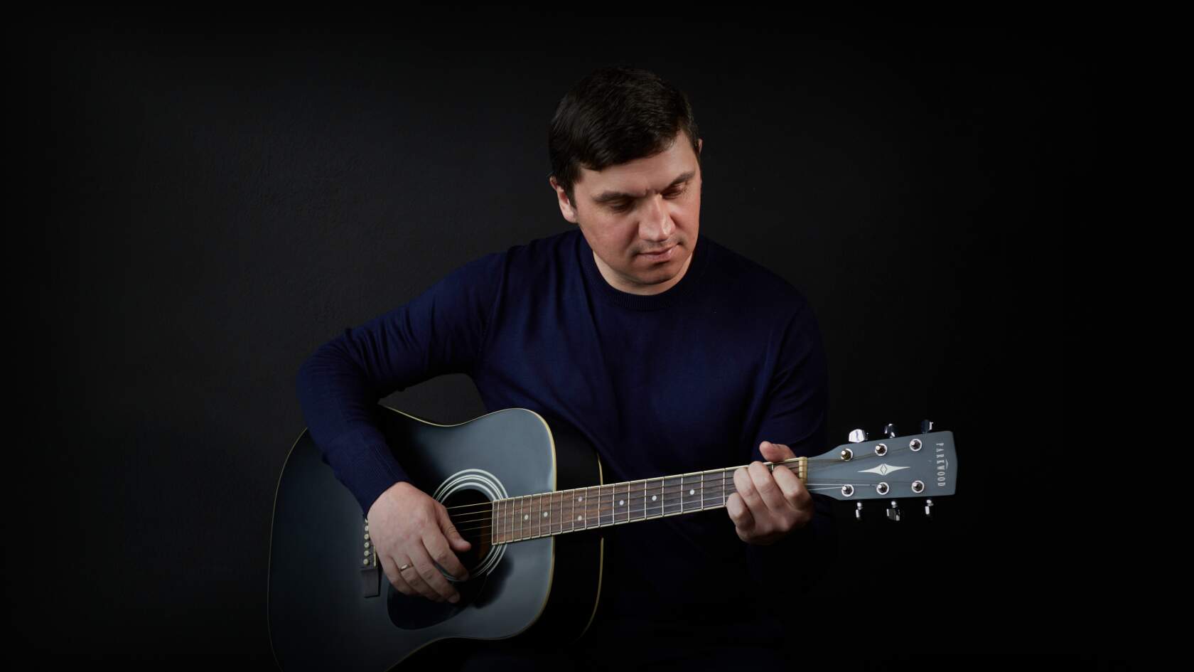 Между нами любовь - Иван Картышев под гитару