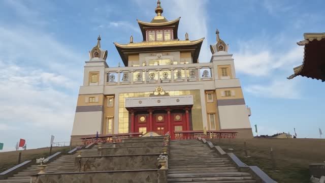 Золотая обитель Будды.