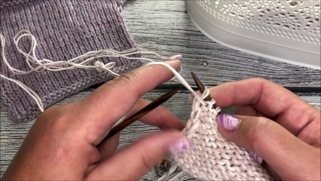 Как набрать дополнительные петли для цельновязаных рукавов с обеих сторон изделия