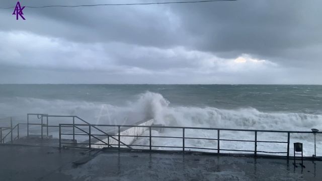 Крым. ЮБК. Рубикон. [4K] ТОТ САМЫЙ ШТОРМ ВЕКА. ЕГО НАЧАЛО! Второе видео с того дня, 26.11.23.