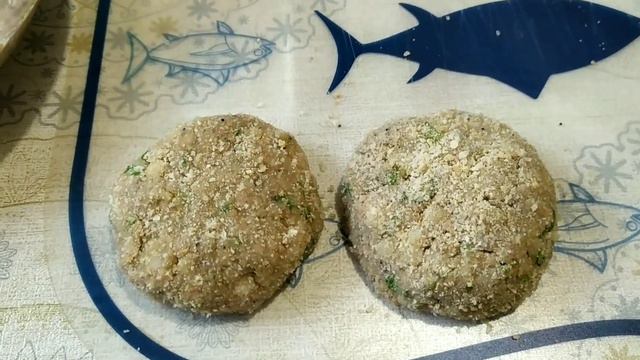 Котлеты из консервированной сайры.