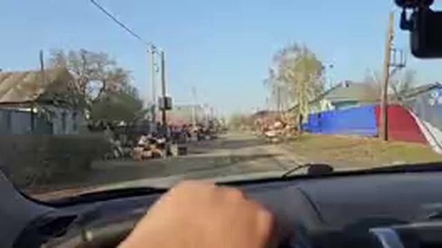 21 апреля. Орск. После  потопа. Смотрим  место прорыва