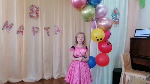 Головань Ника читает стихотворение «Маме», автор Вера Шуграева