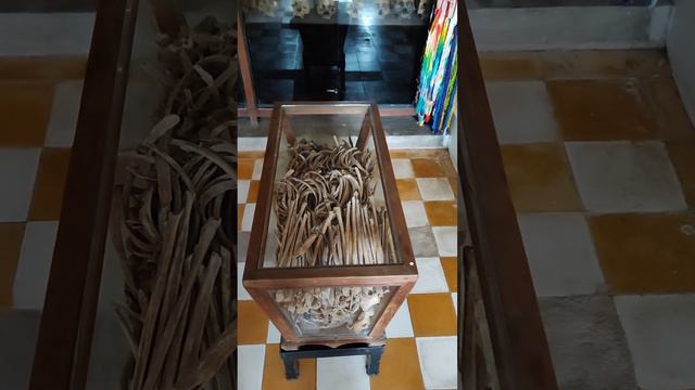 Прогулка по Музею геноцида в Камбодже