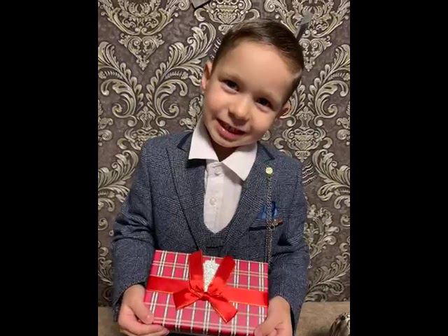 Шаманов Савелий читает стихотворение «Моя мама — просто чудо!», автор неизвестен