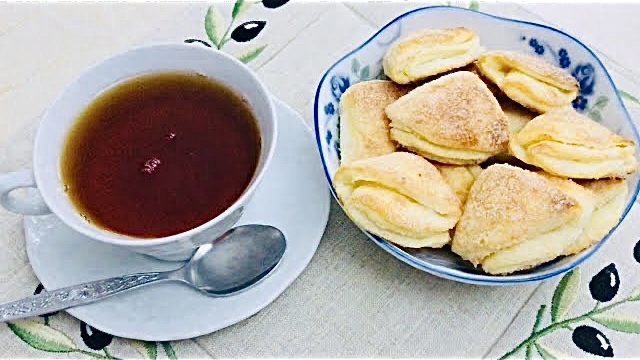 Простое творожное печенье, знакомые всем «гусиные лапки».