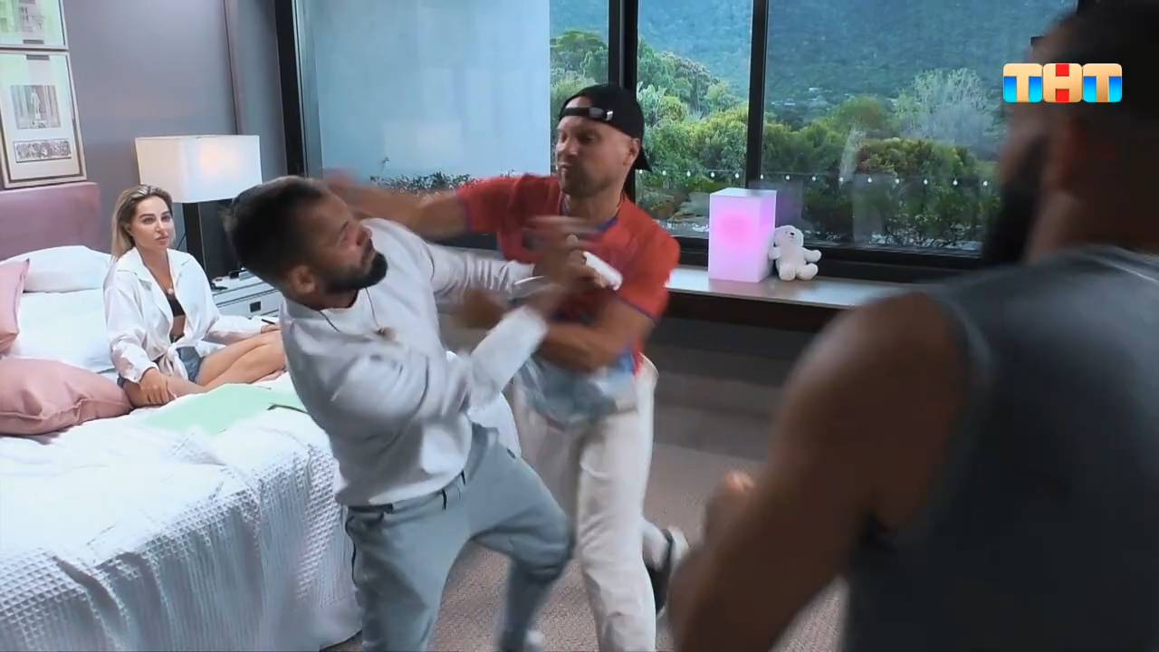 «Уходи на *** отсюда»: драка на проекте «Влюбись, если сможешь»