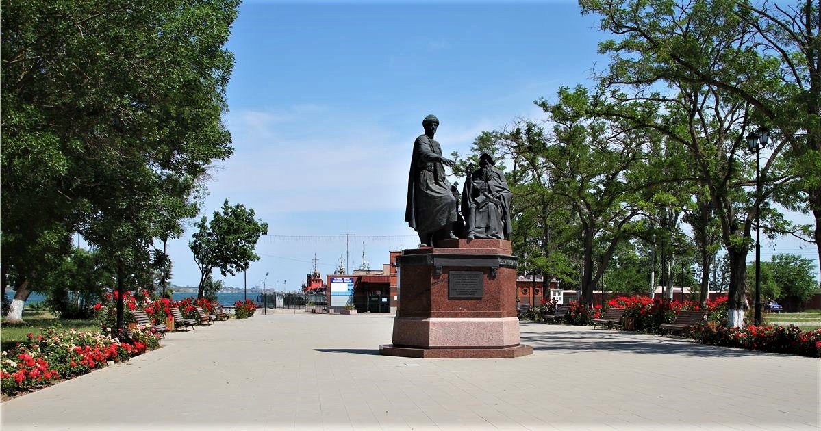 Керчь. Сквер возле морвокзала.