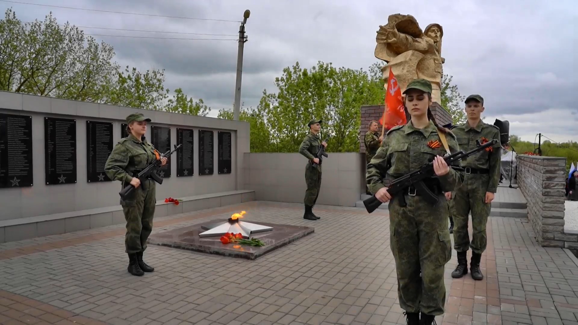 Праздничное шествие Бессмертный полк и торжественный митинг в День Великой Победы. Хлевное 9 мая