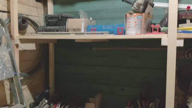 простейший стелаж в мастерской своими руками.