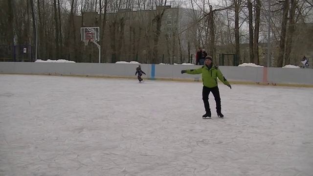 Катание на коньках на свежем воздухе 20.03.2022.mp4