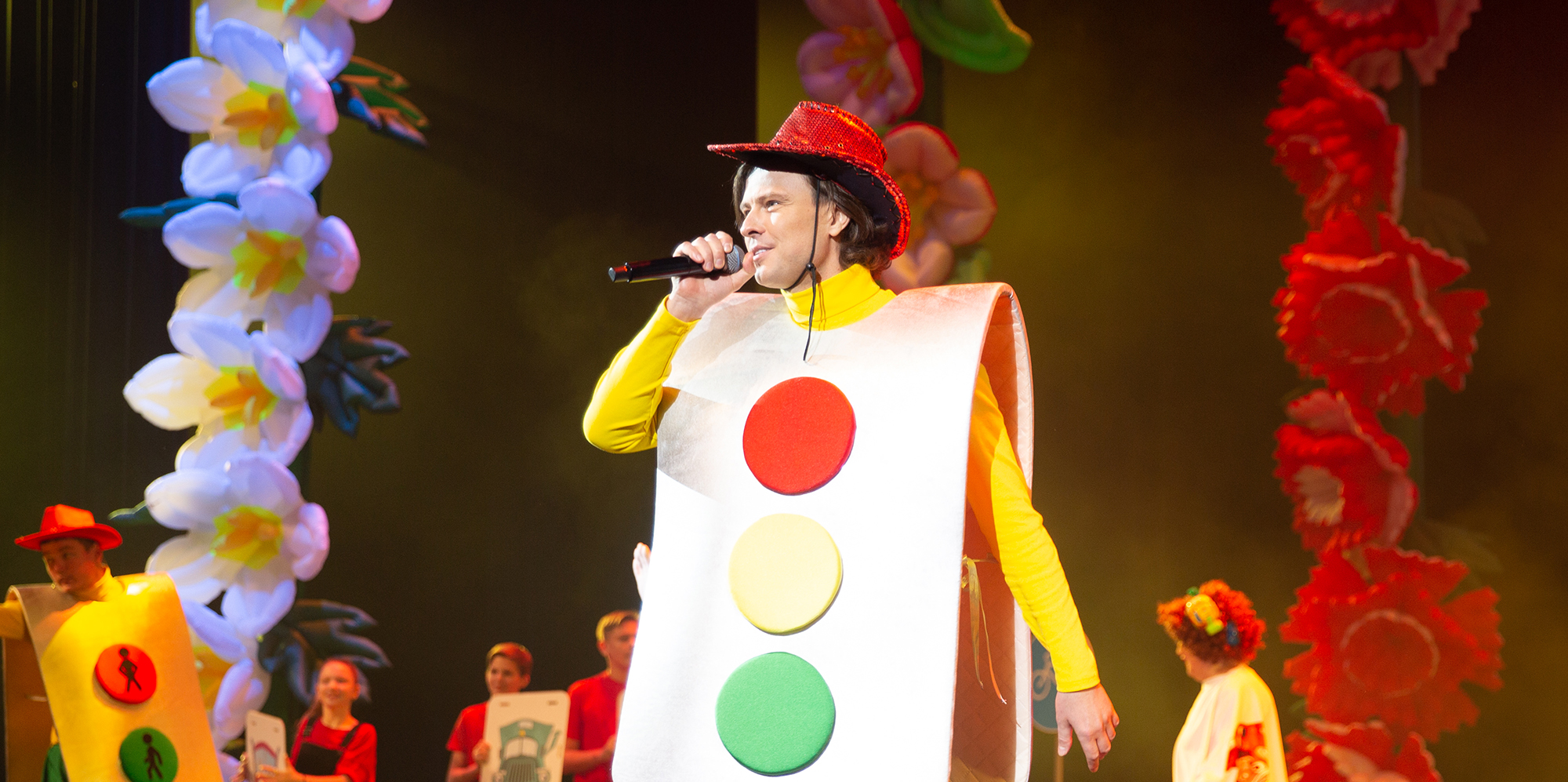 Три цвета - песня из спектакля "Осторожно - улица!", стихи Елены Лемеховой, муз Михаила Гребенщикова