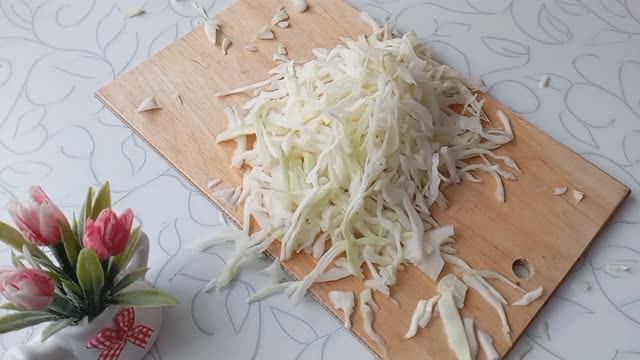 Топовая подборка самых оригинальных и вкусных салатов из капусты и на праздник, и на каждый день