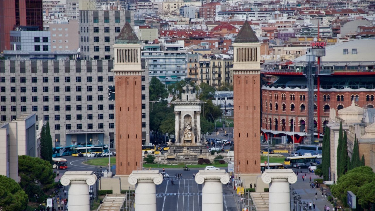 Барселона - в Испании, а площадь Испании – в Барселоне