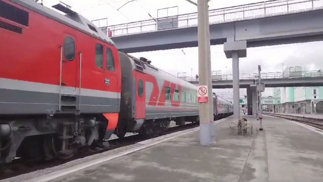 Отправление ЭП2К-020 с фирменным поездом №125 Новосибирск-Тюмень