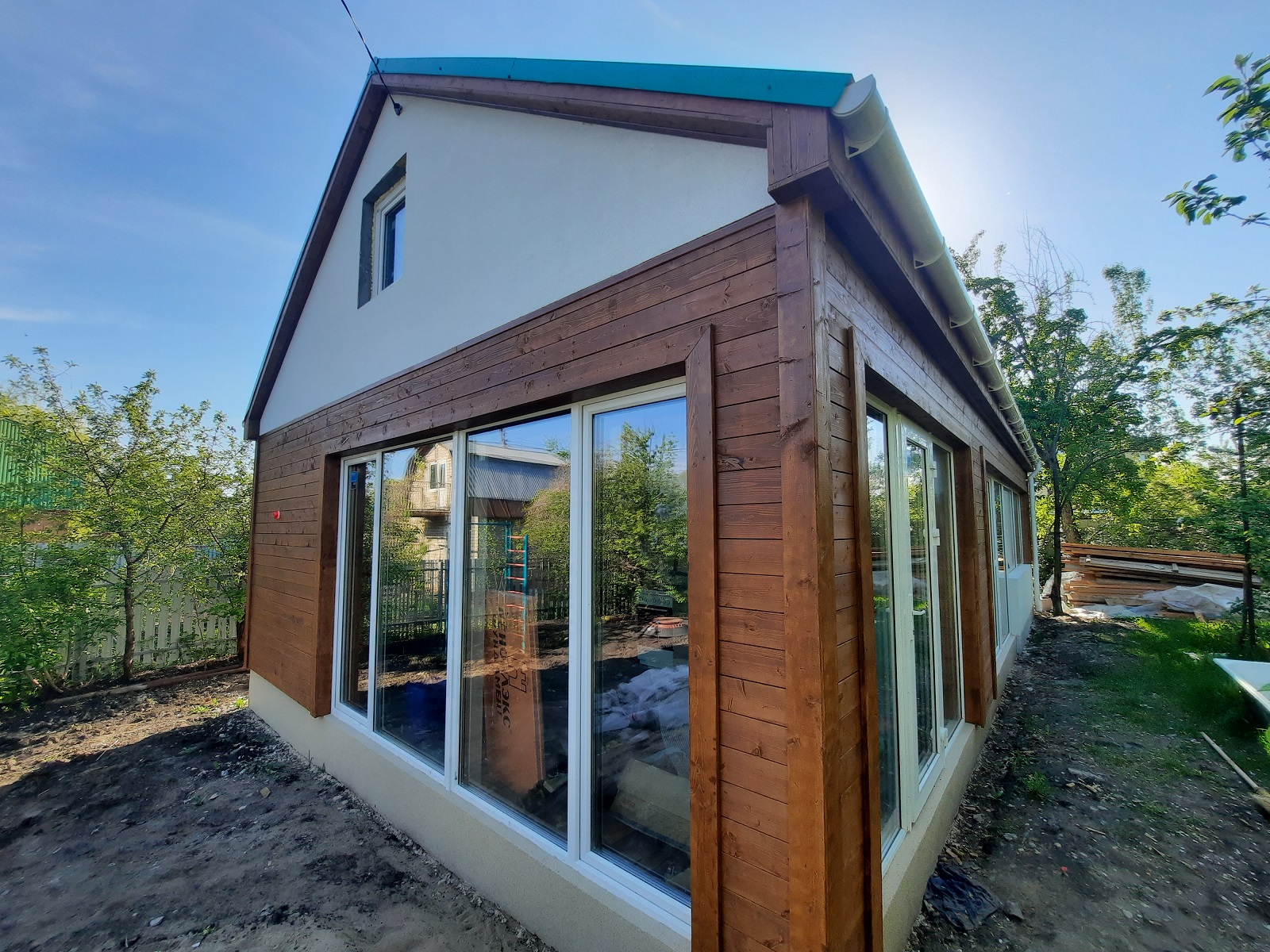 Внешняя и внутренняя отделка сауны площадью 64 кв.м. СНТ Самарское.