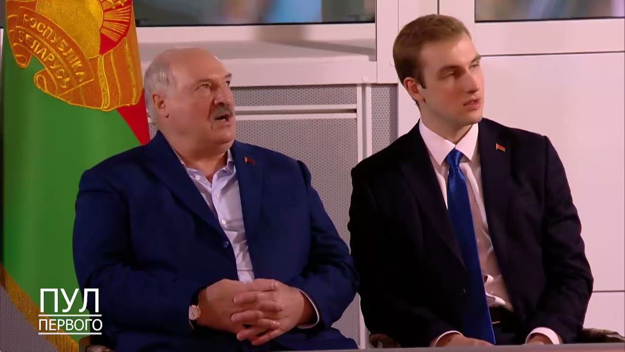 Песни, которые знают все.  Подпевает и Первый! Душевный фрагмент с открытия Славянского базара.