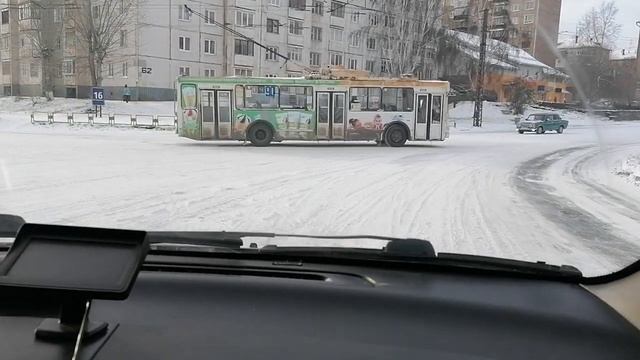 Разворот на перекрёстке 5 (720p).mp4